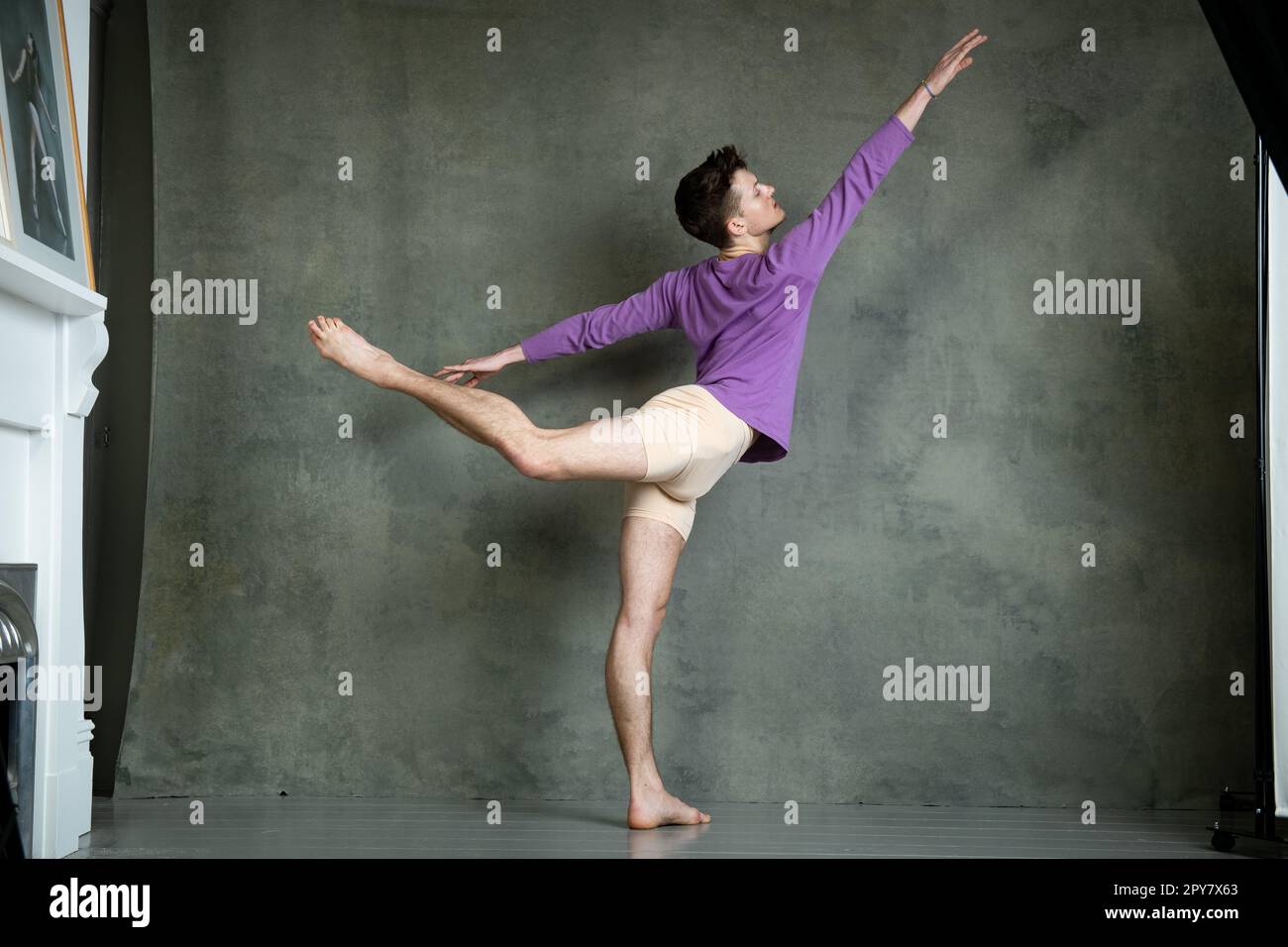 Legs ballet dancer training in hi-res stock photography and images - Alamy