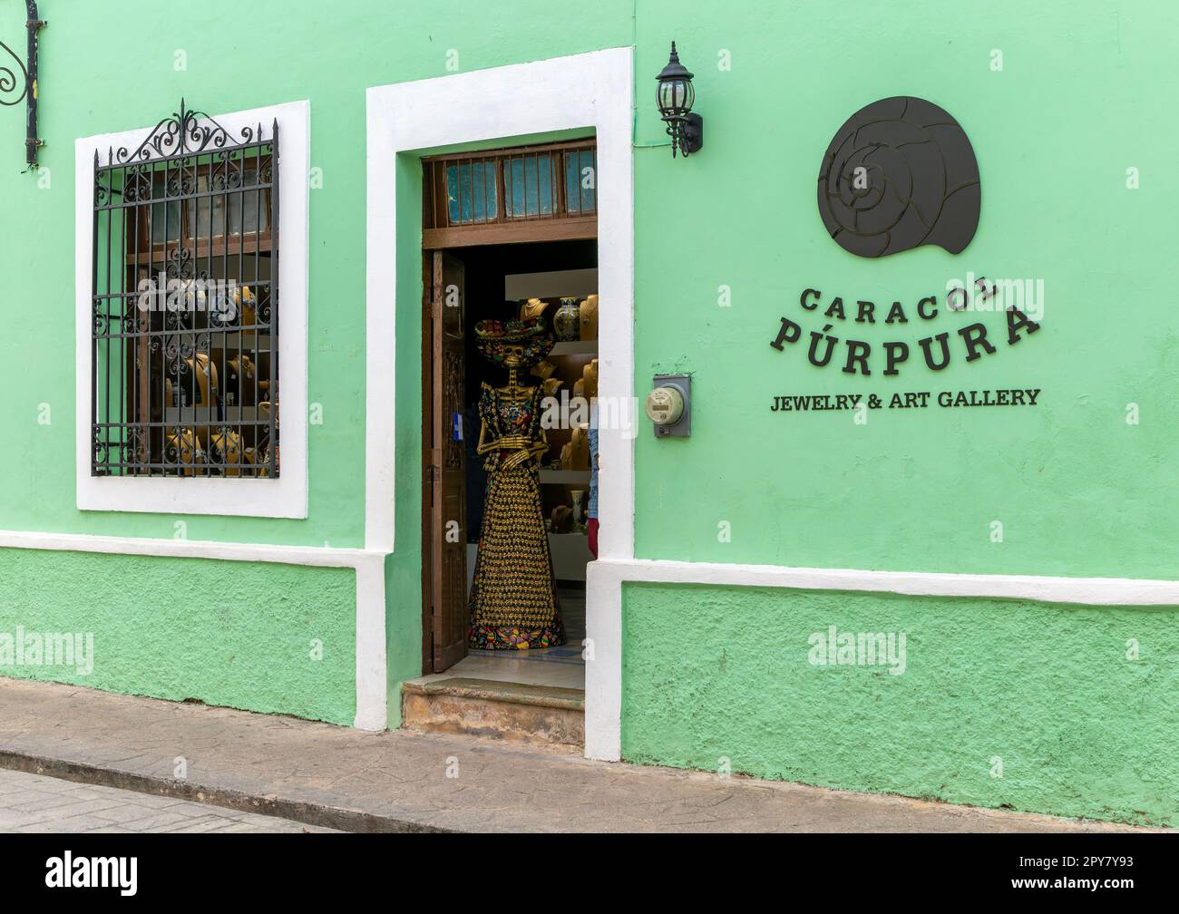 Renovated spanish colonial buildings hi-res stock photography and ...