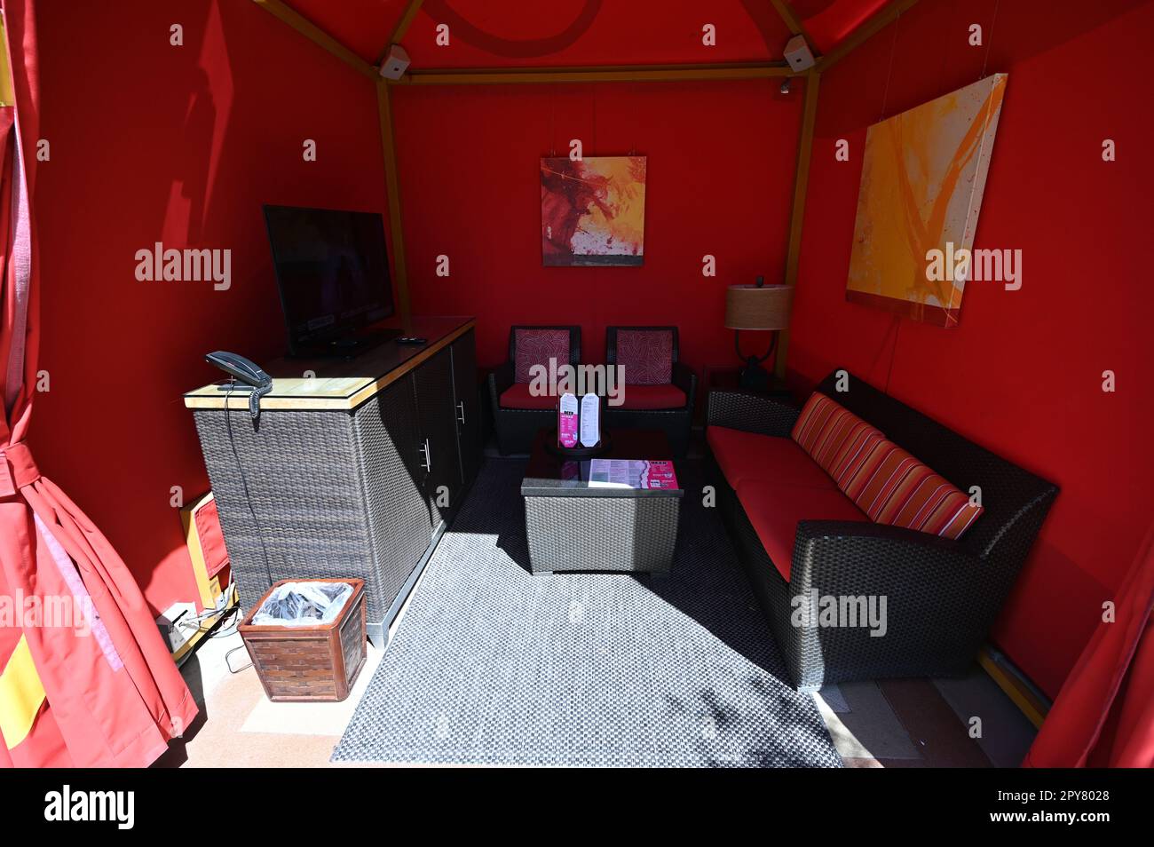 Rest cubicle hi-res stock photography and images - Alamy