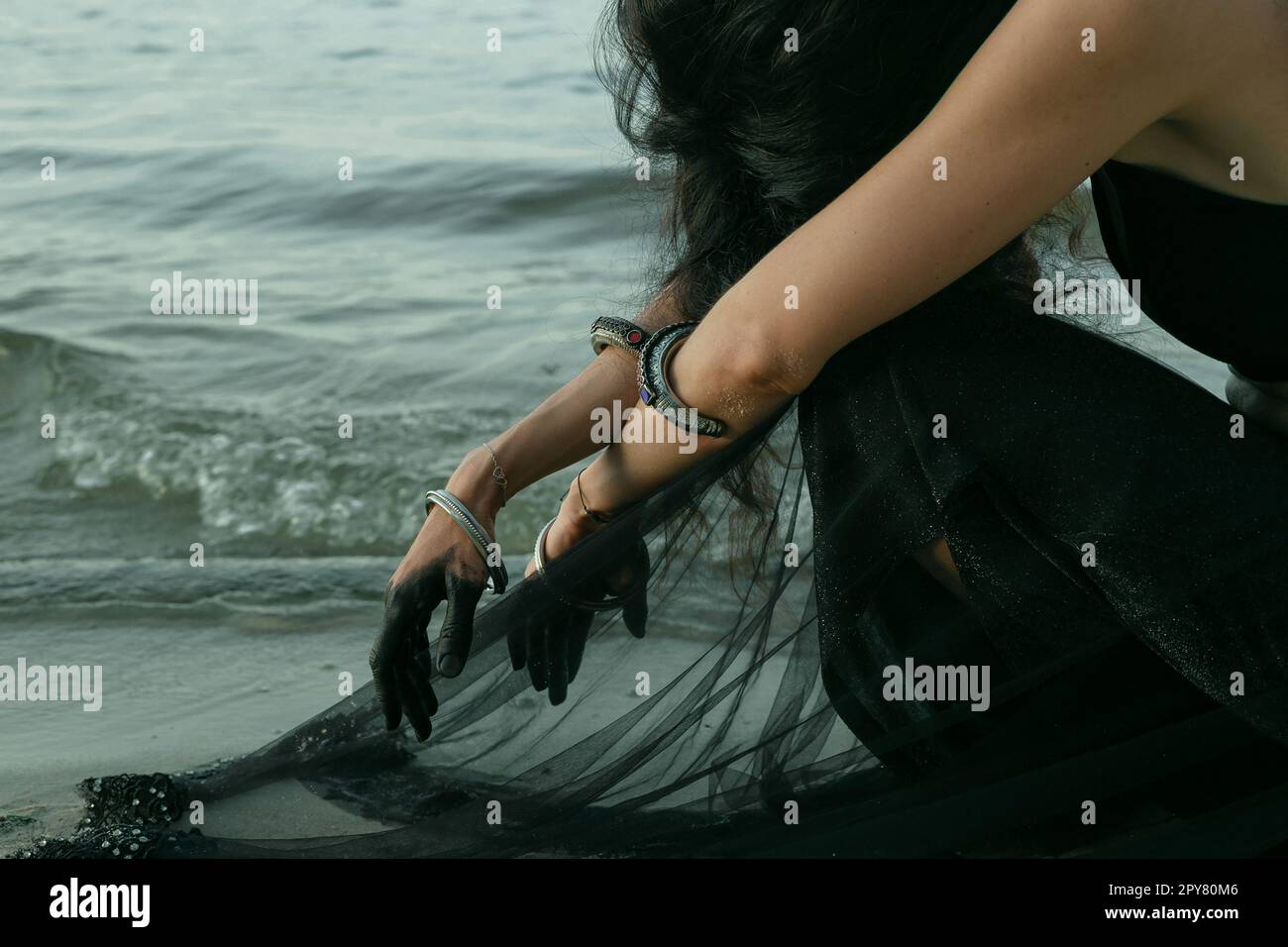 Lady by ocean hi-res stock photography and images - Alamy
