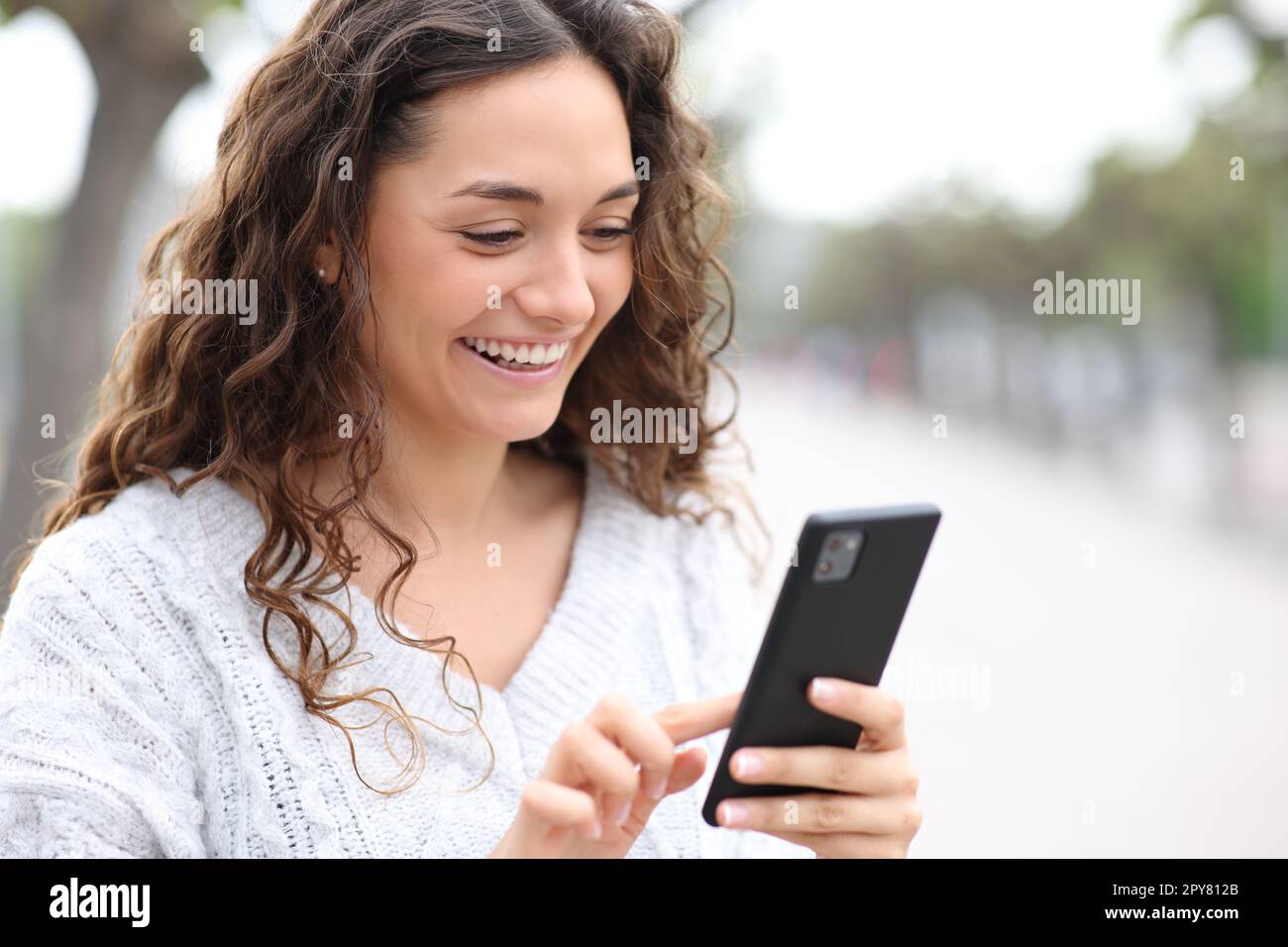 Woman outside with phone hi-res stock photography and images - Alamy