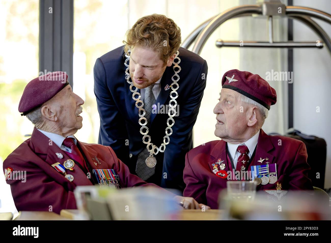 5 mei square hi-res stock photography and images - Alamy