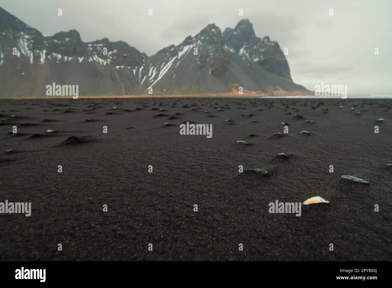 Close up dark beach hi-res stock photography and images - Alamy