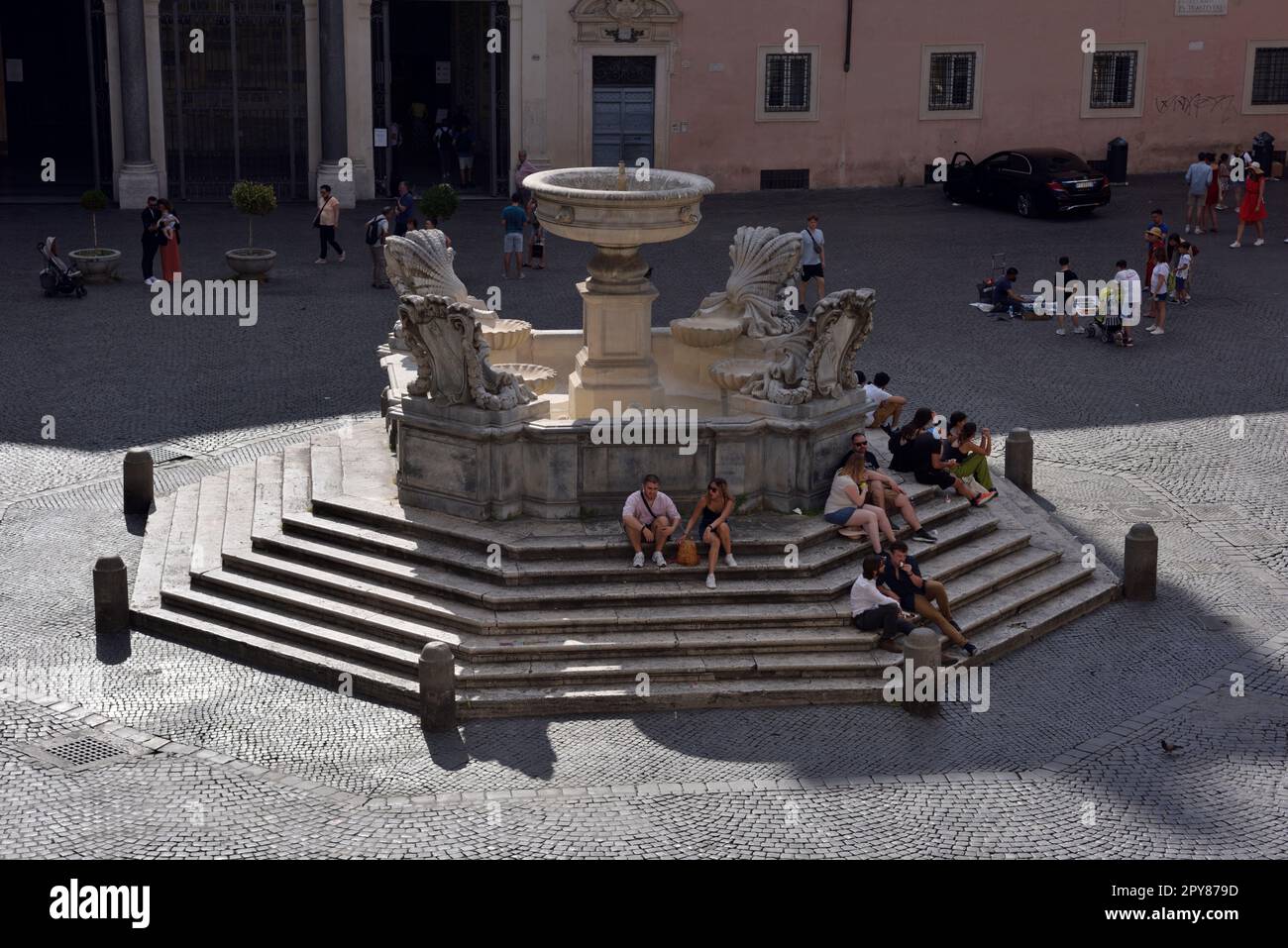 Fountain, Piazza di Santa Maria in Trastevere, Rome, Italy Stock Photo ...