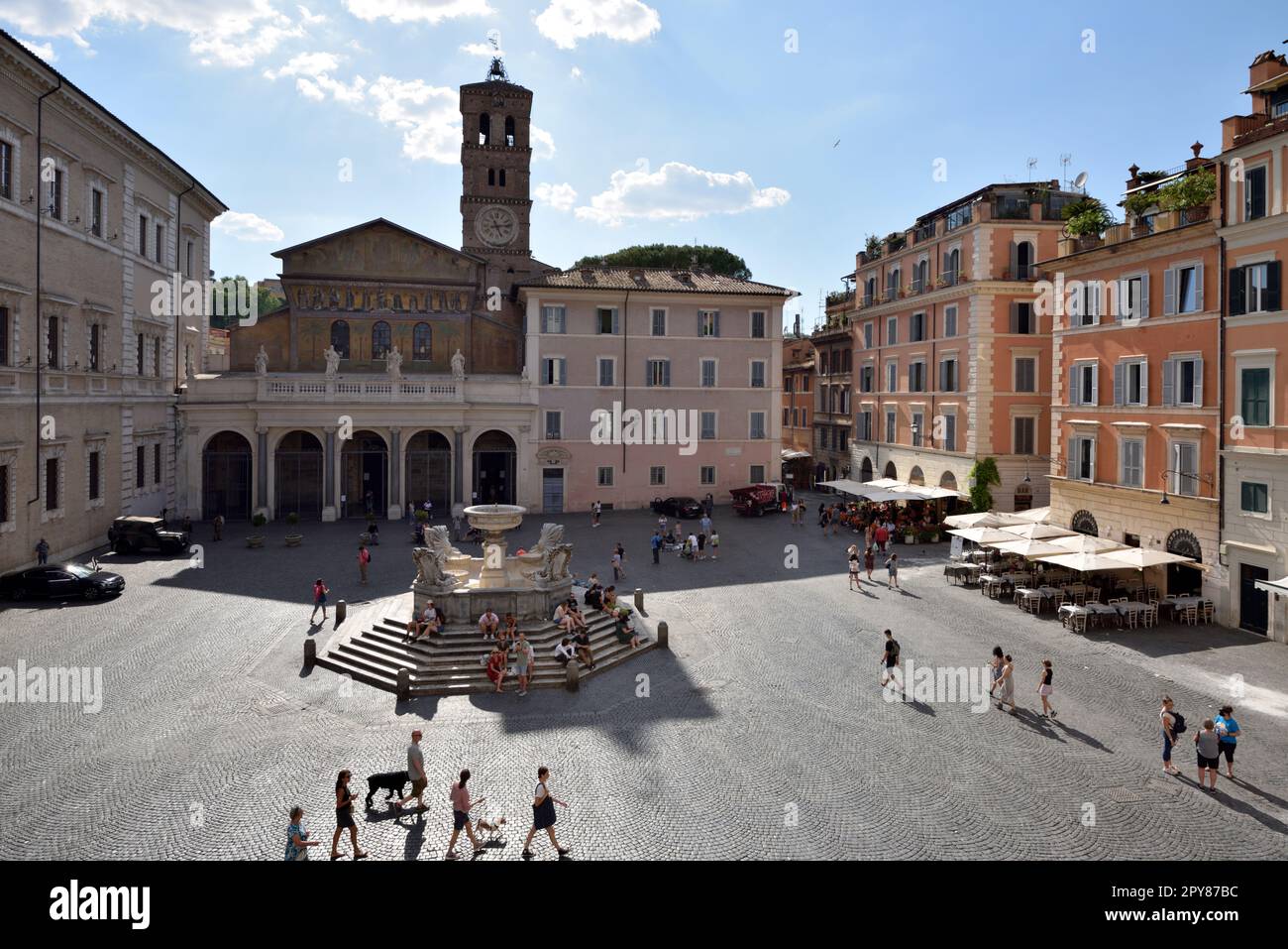 Piazza di Santa Maria in Trastevere, Rome, Italy Stock Photo - Alamy