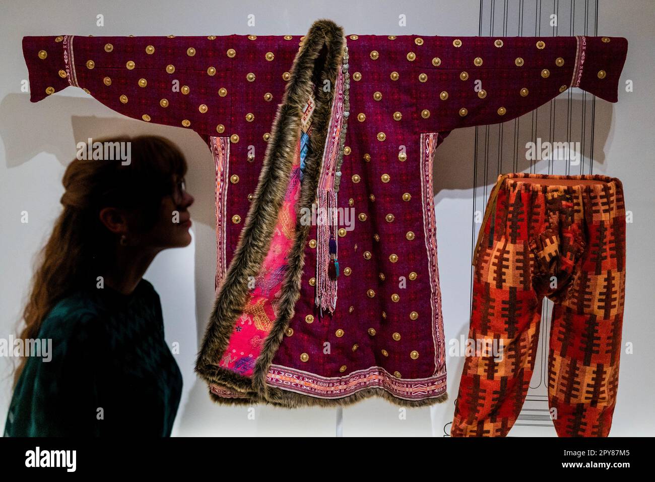 Ancient persia clothing hi-res stock photography and images - Alamy