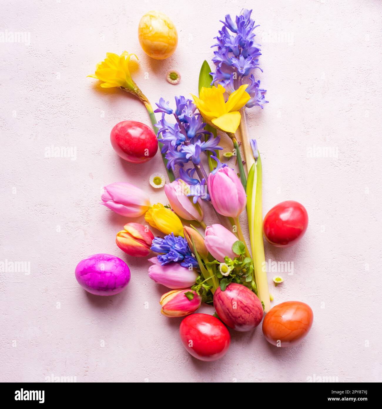Spring flowers easter eggs hi-res stock photography and images - Alamy