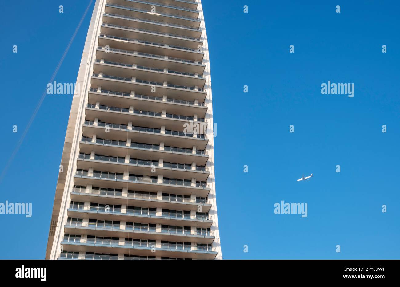 Katara Towers (Crescent Tower or Katara Hospitality Tower), Lusail ...