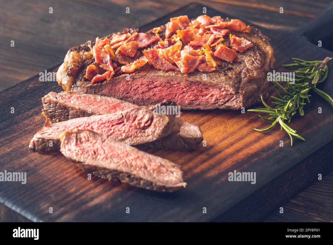 Red green sliced beefsteak hi-res stock photography and images - Alamy