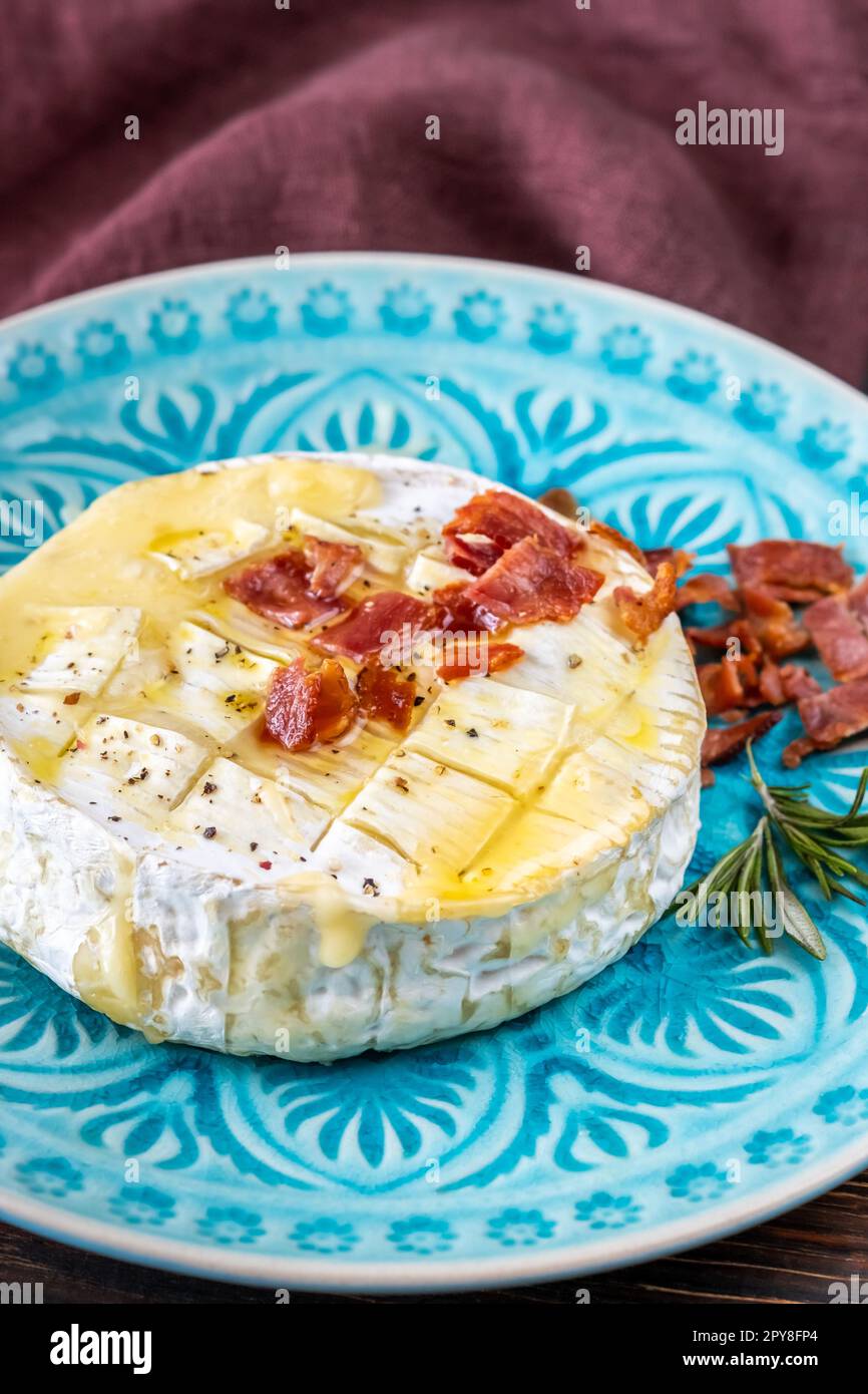 Baked Camembert Cheese Stock Photo - Alamy