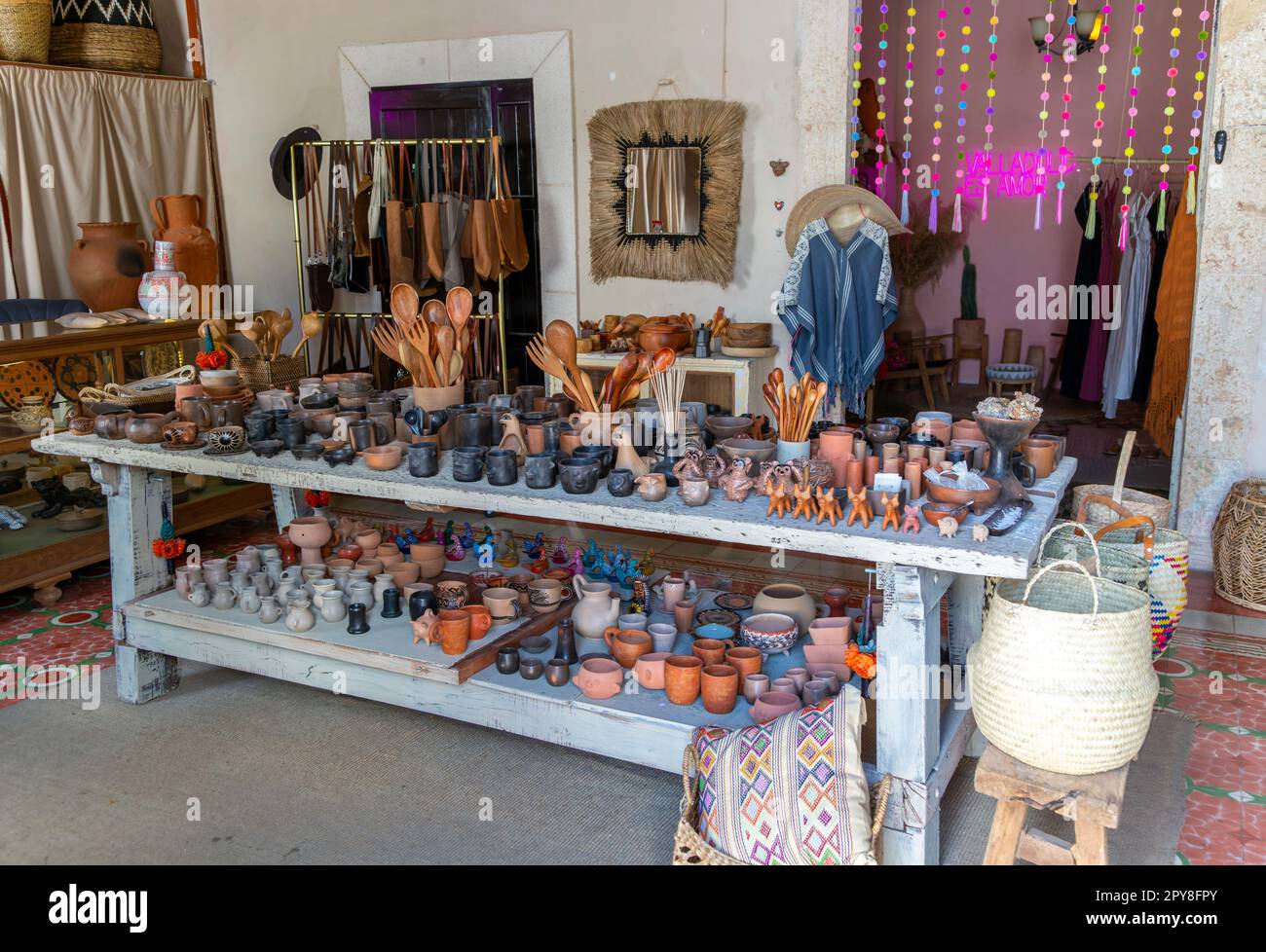 Inside art gallery hi-res stock photography and images - Alamy