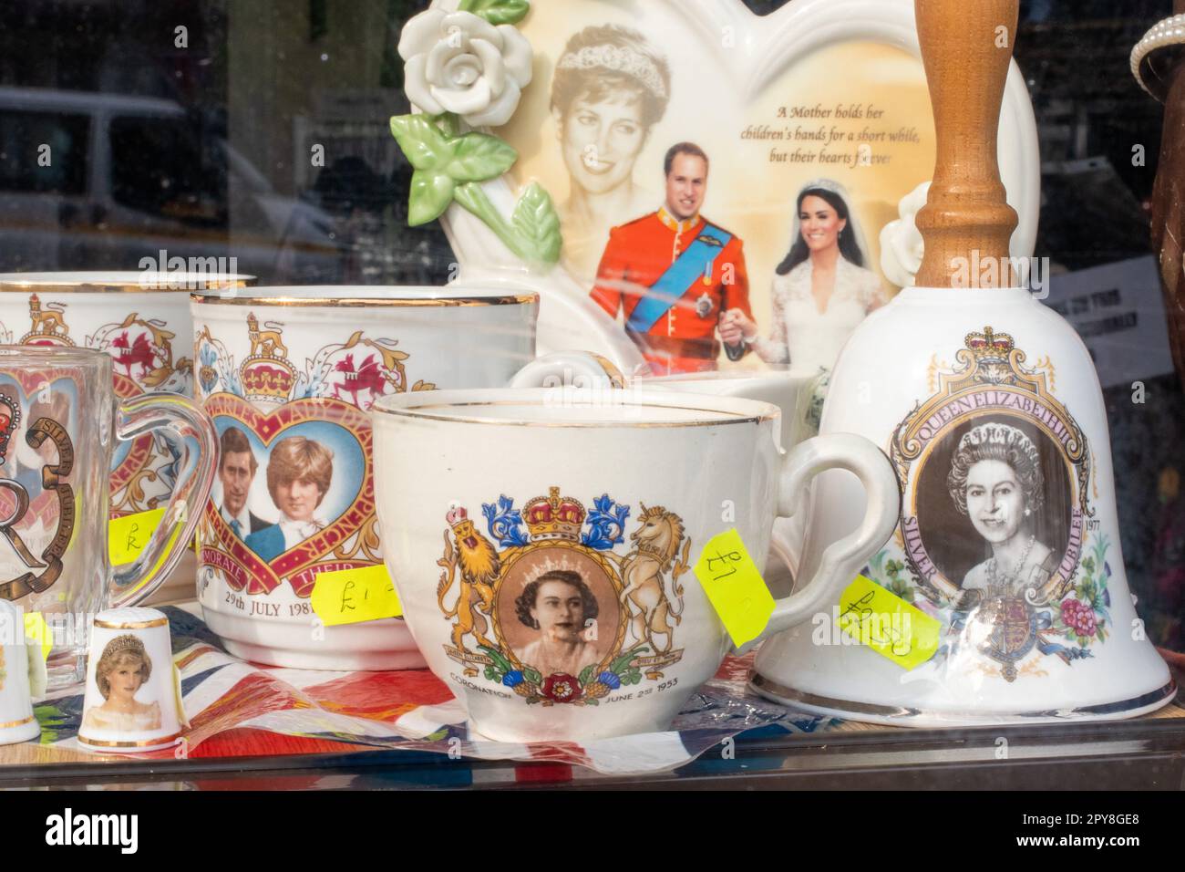 Royal souvenirs in antique shop hi-res stock photography and images - Alamy