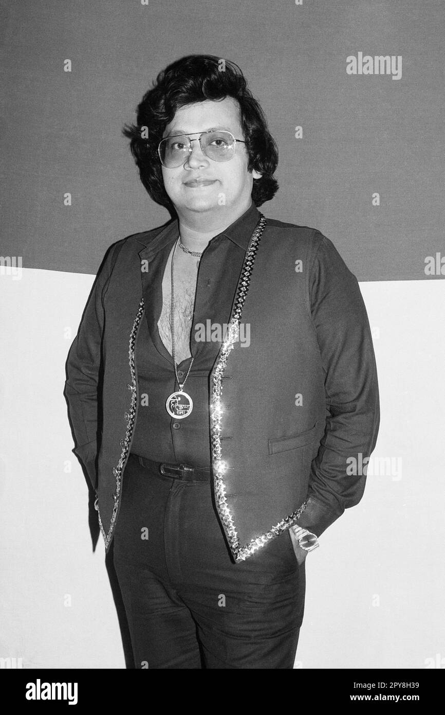 Indian old vintage 1980s black and white bollywood cinema hindi movie ...