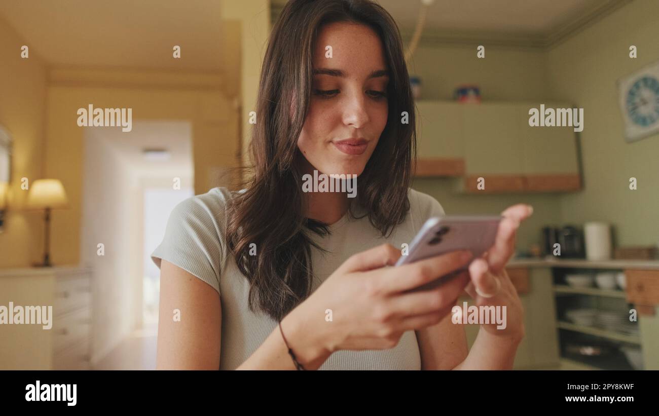 Girls scrolling on phone hi-res stock photography and images - Alamy