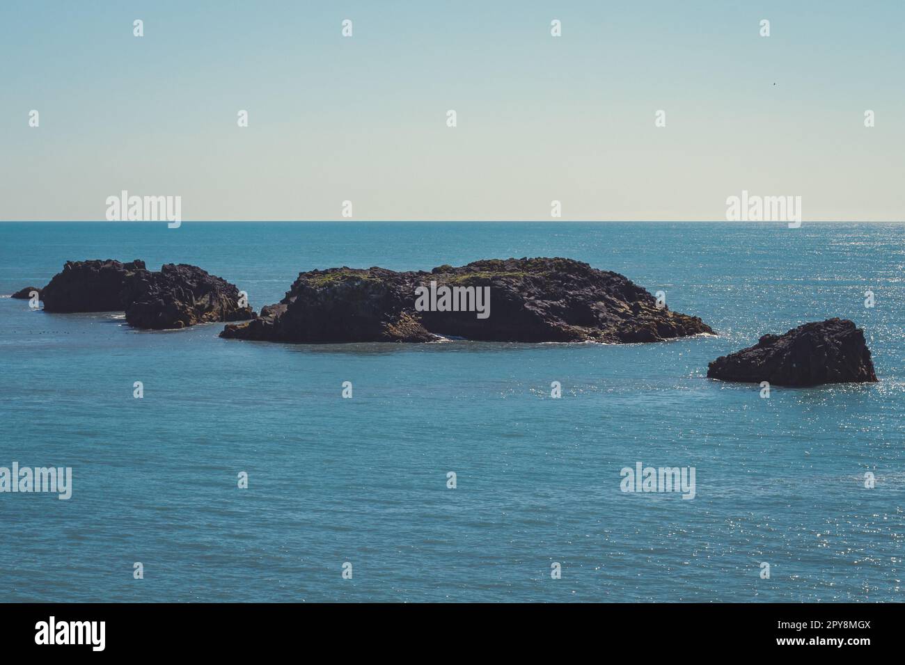 Large rocks hi-res stock photography and images - Alamy