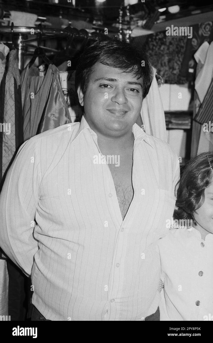 Indian old vintage 1980s black and white bollywood cinema hindi movie ...