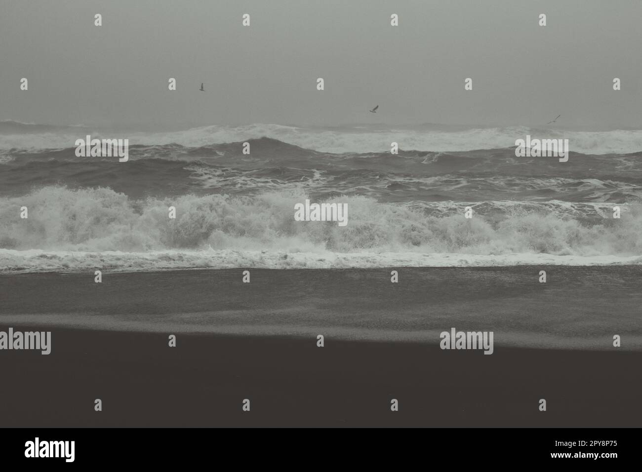 Rolling waves hi-res stock photography and images - Alamy