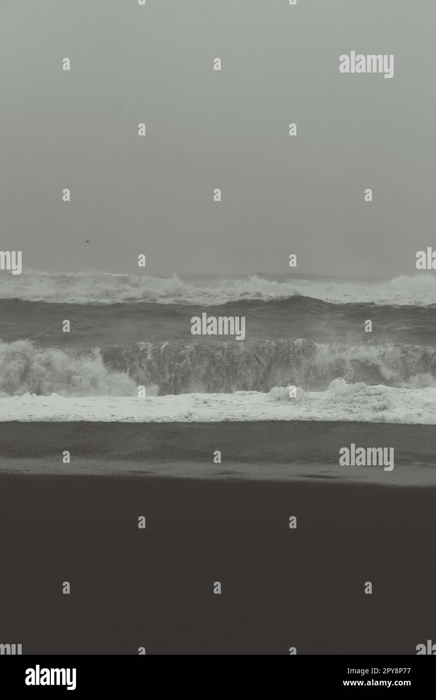 Beautiful sea beach rolling waves hi-res stock photography and images ...