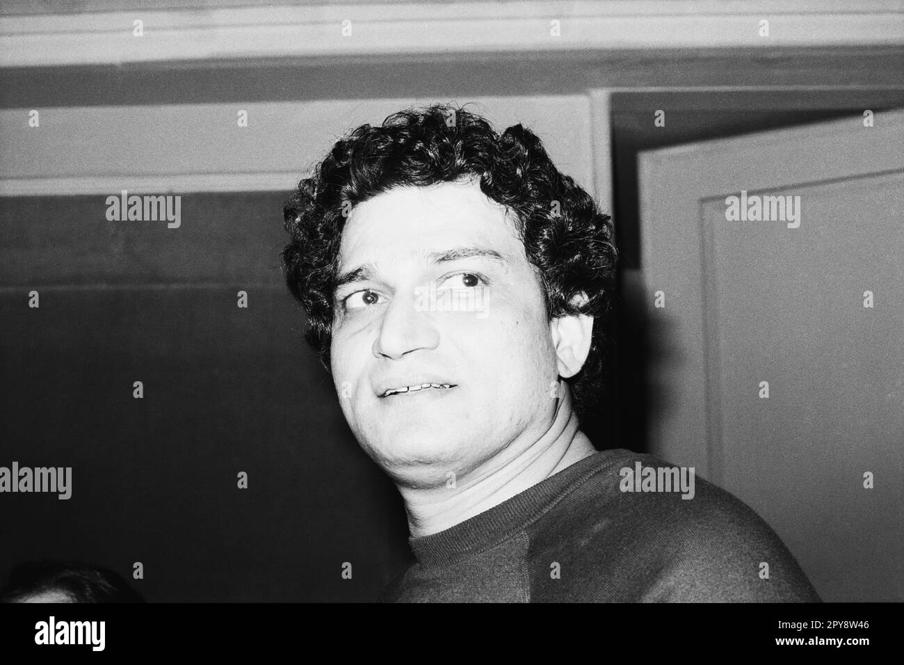 Indian old vintage 1980s black and white bollywood cinema hindi movie ...