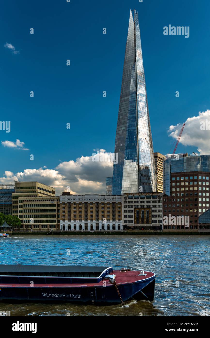 Blackfriars bridge shard skyscraper hi-res stock photography and images ...