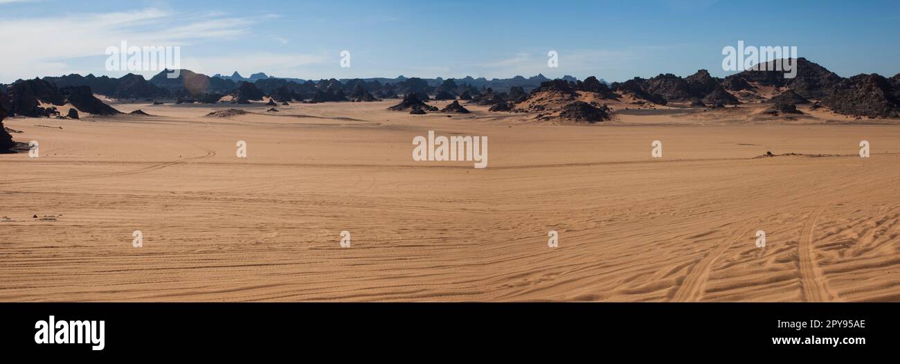 Panoramic view of the libyan sahara desert Stock Photo - Alamy