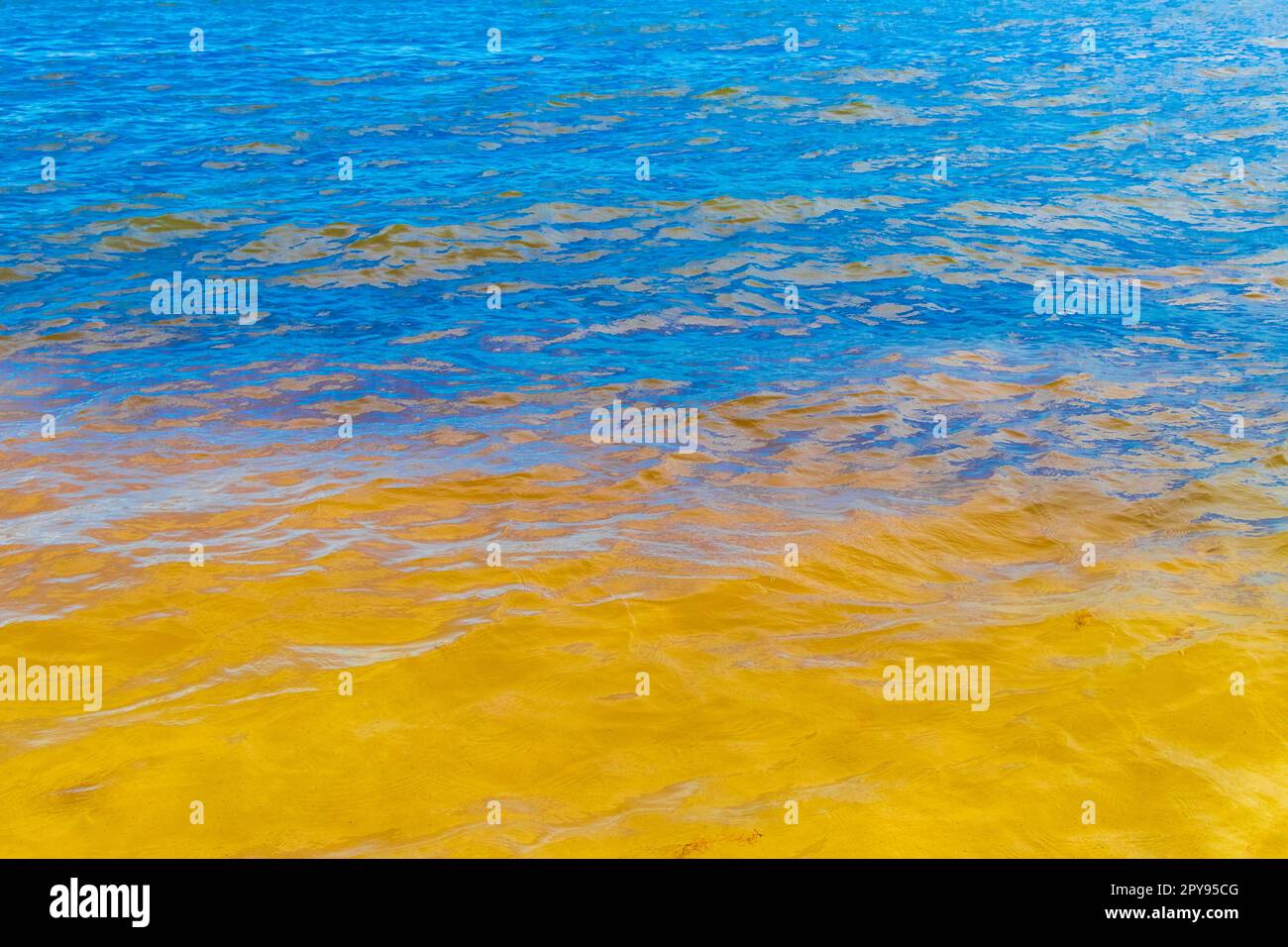 Tropical beach sea waves turquoise hi-res stock photography and images ...