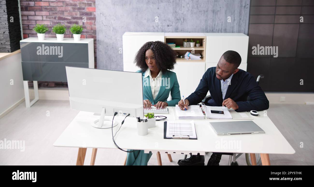 Accounting audit hi-res stock photography and images - Alamy