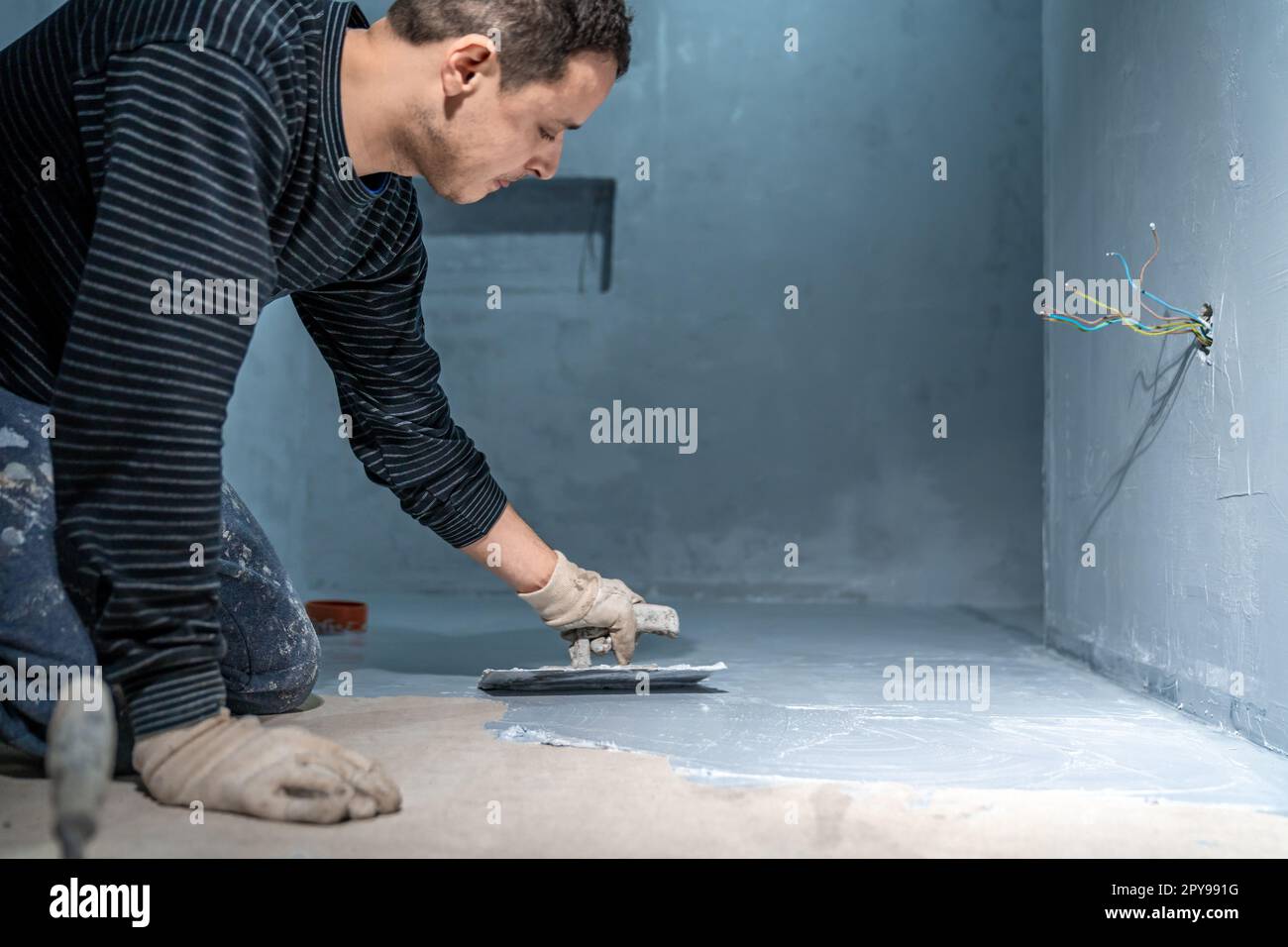 Professional bricklayer hi-res stock photography and images - Alamy