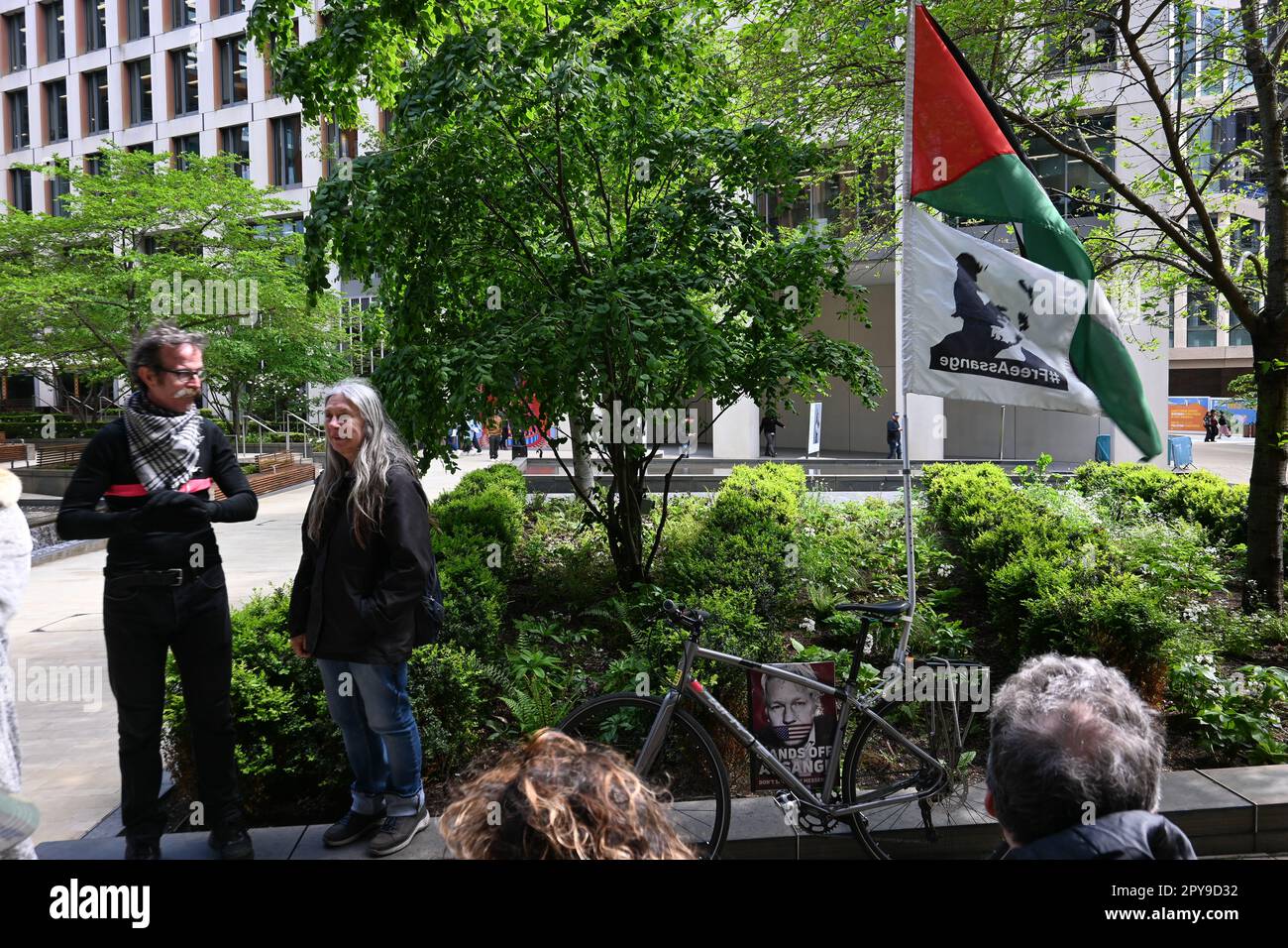 Censoring science hi-res stock photography and images - Alamy