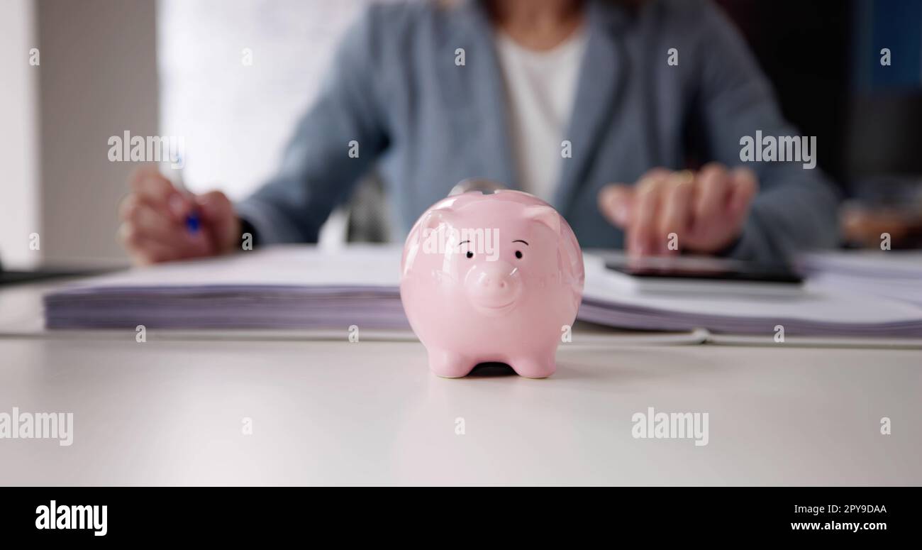 Financial advice tax saving hi-res stock photography and images - Alamy