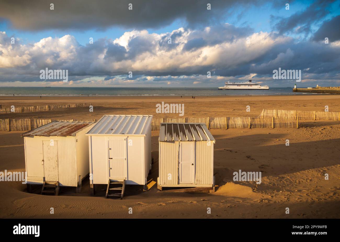 Beach in Calais harbor in France Stock Photo - Alamy