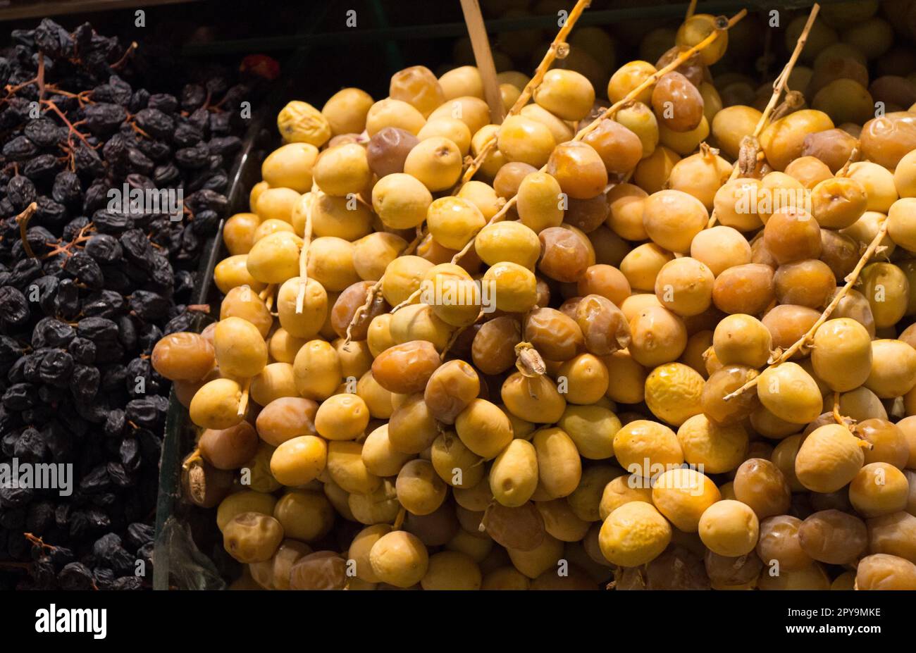 Fresh dates market hi-res stock photography and images - Alamy
