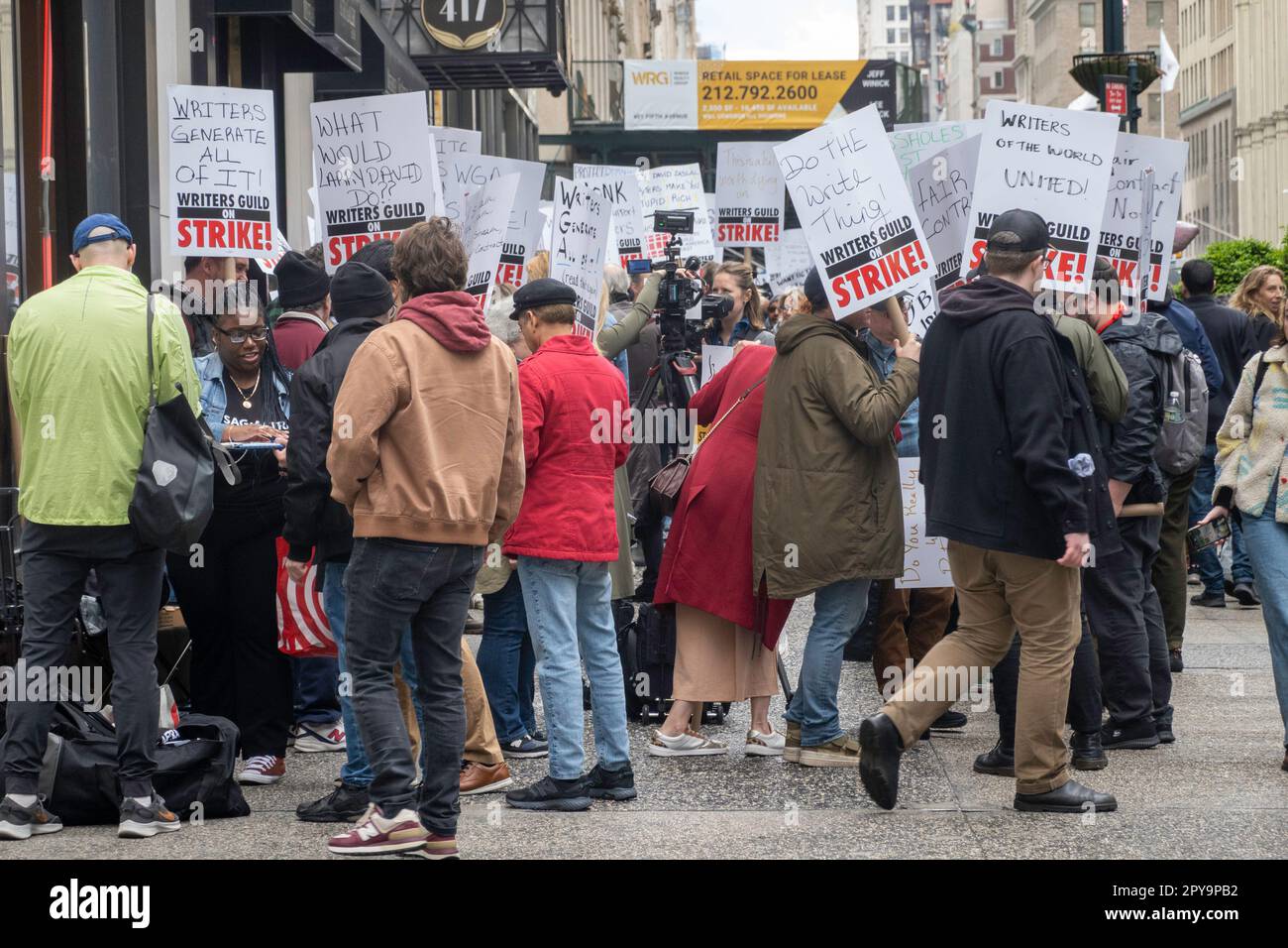 Writers Guild of America, picket line in Midtown Manhattan drew large ...
