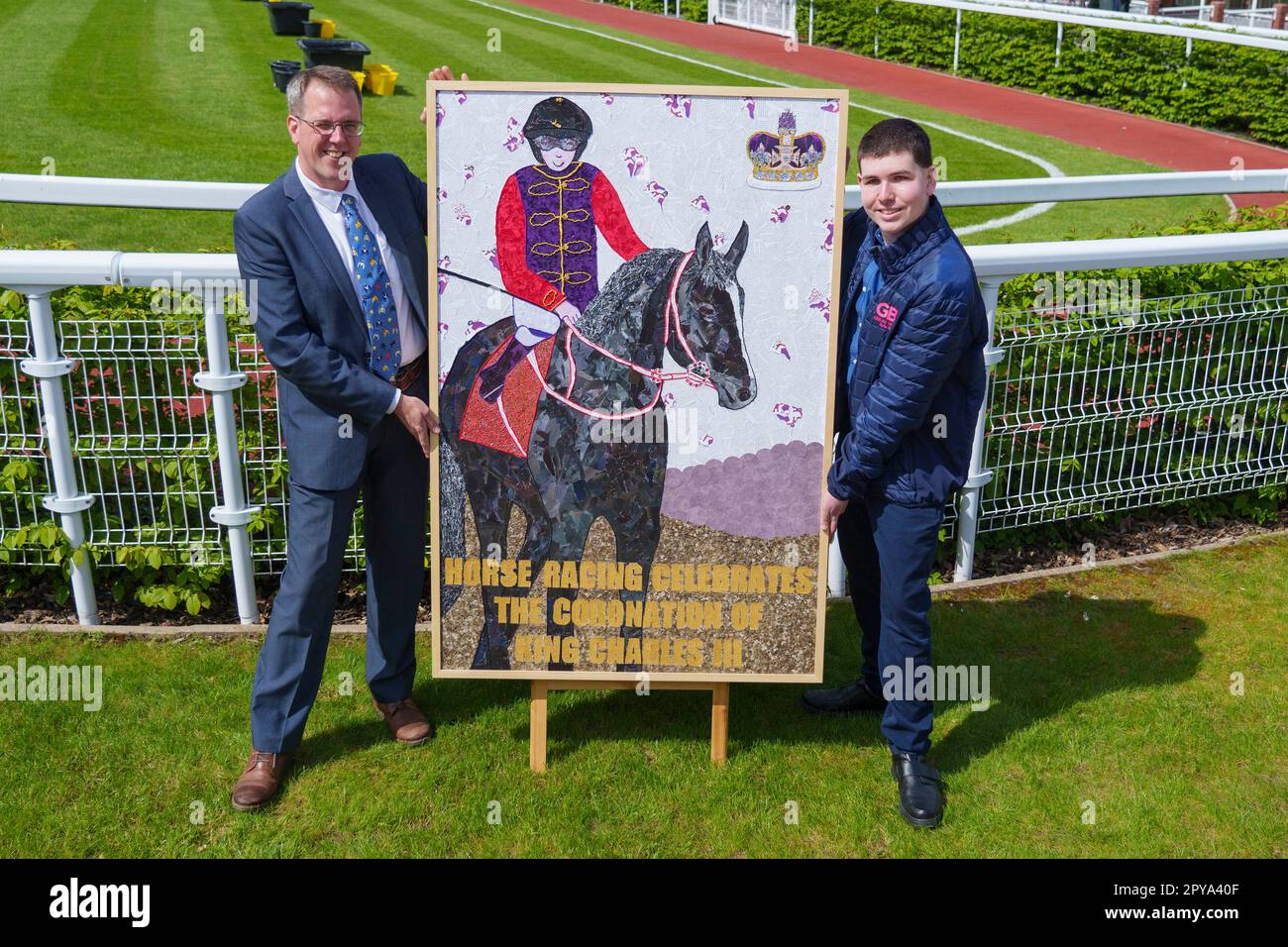 EDITORIAL USE ONLY Artist James Owen Thomas (right) and Pontefract ...