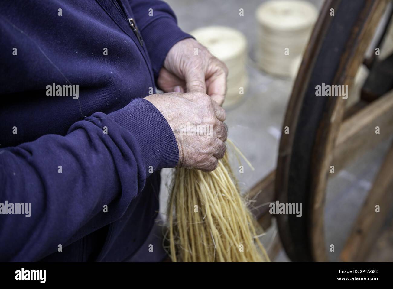 Esparto rope hi-res stock photography and images - Alamy