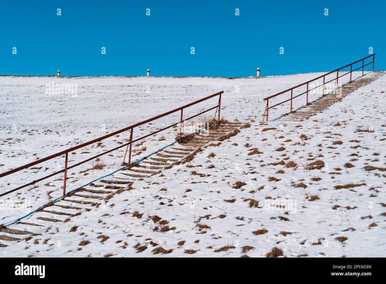 High hill hi-res stock photography and images - Alamy