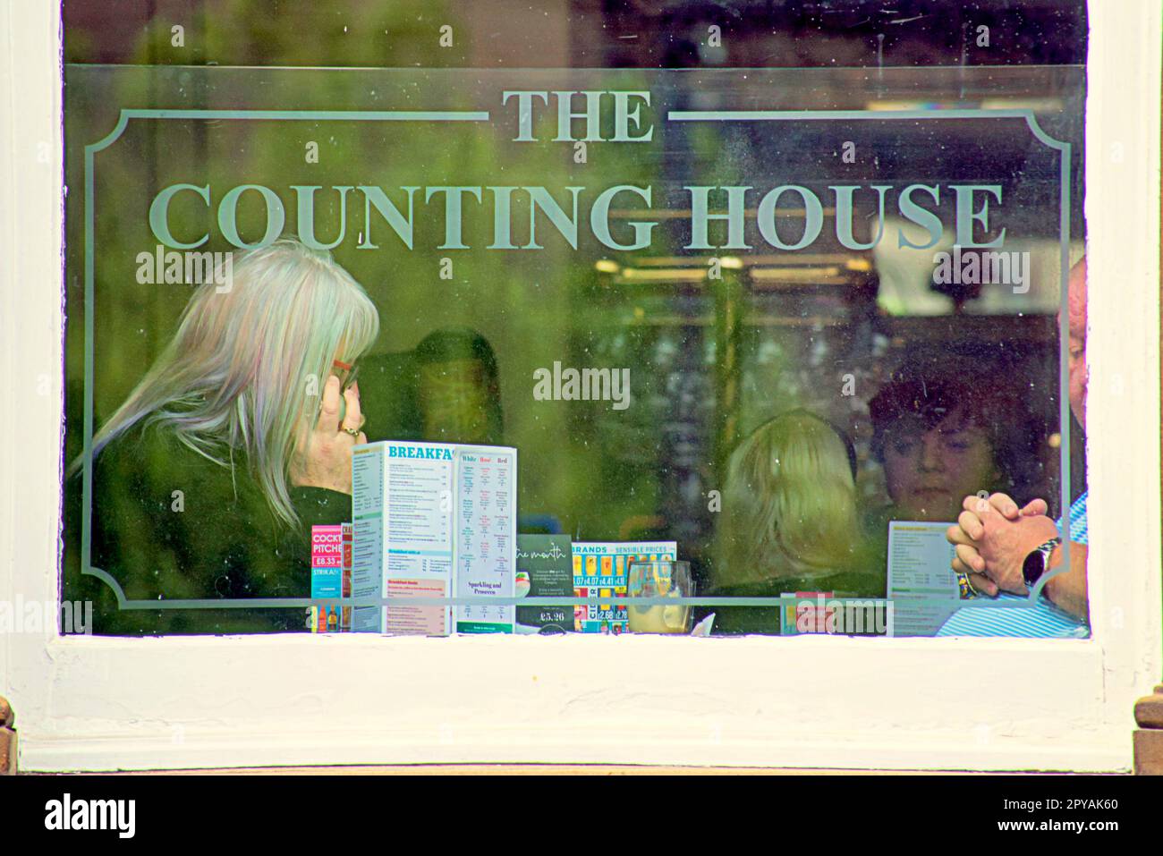 the counting house witherspoons pub window in george square Stock Photo ...
