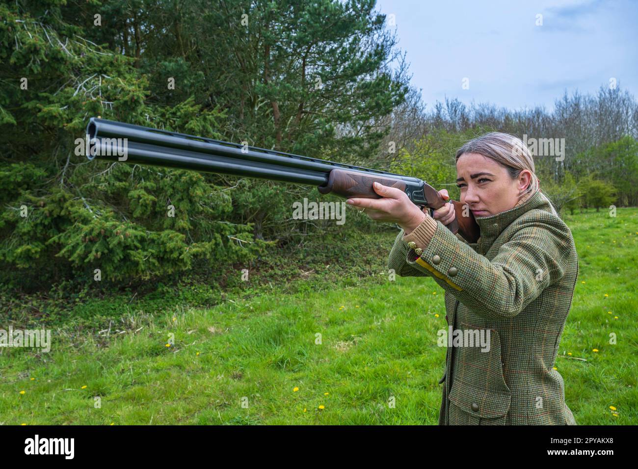A thirty plus year old woman with a shotgun close up looking down the barrel Stock Photo - Alamy
