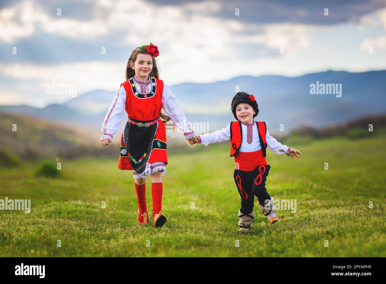 Child in green dress hi-res stock photography and images - Alamy