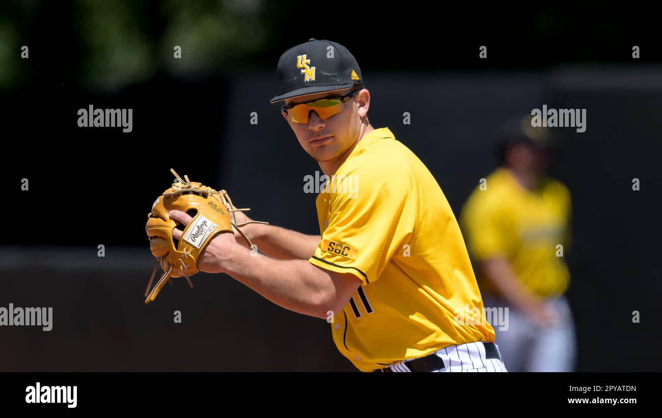 Southern Mississippi infielder Davis Gillespie (11) throws during an ...