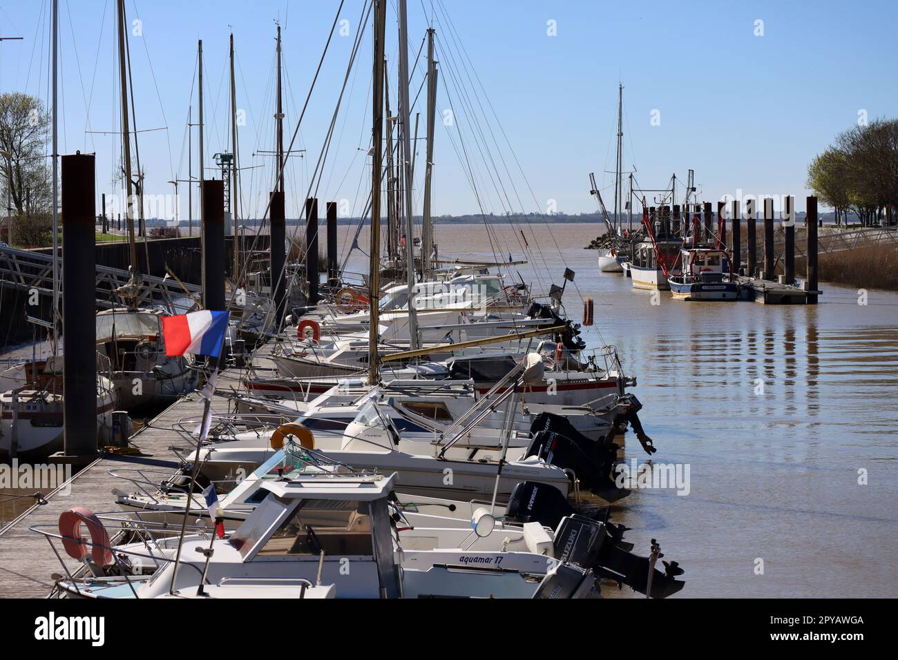 Gironde estuary bordeaux wine hi-res stock photography and images - Alamy