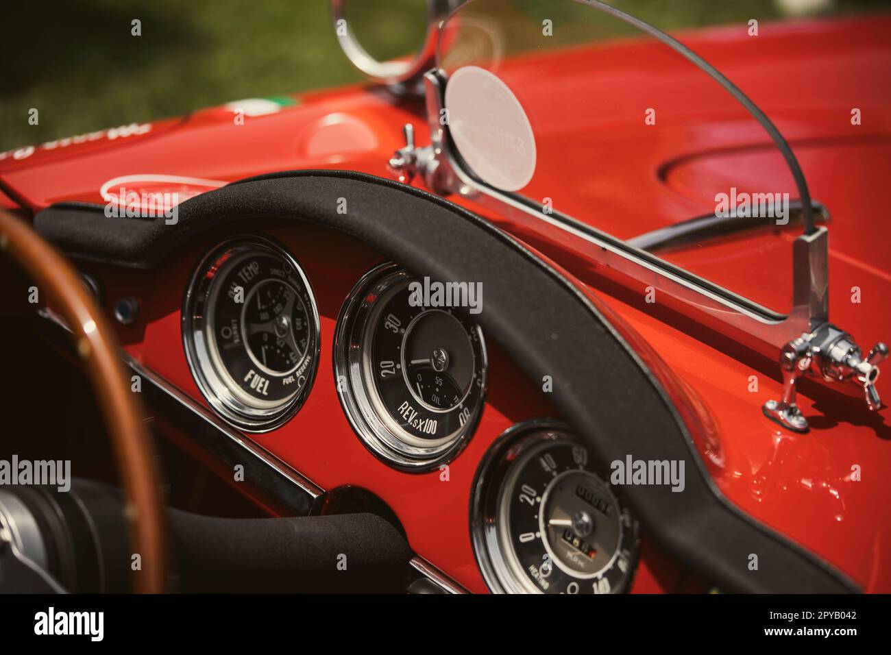 Gauge on old fashioned hi-res stock photography and images - Alamy