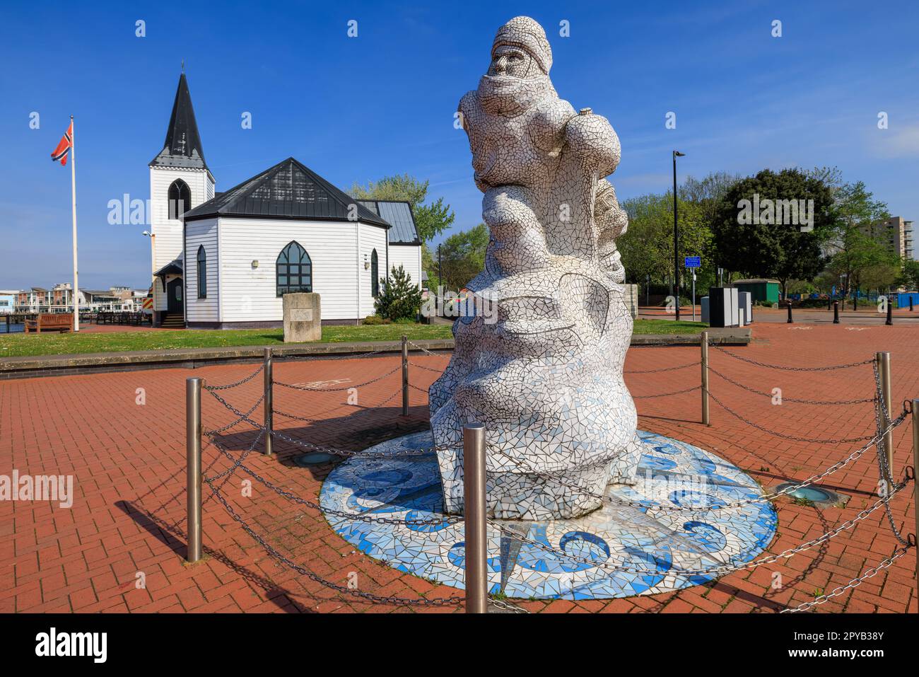 Antarctic 100 Captain Scott memorial and the Norwegian church at ...