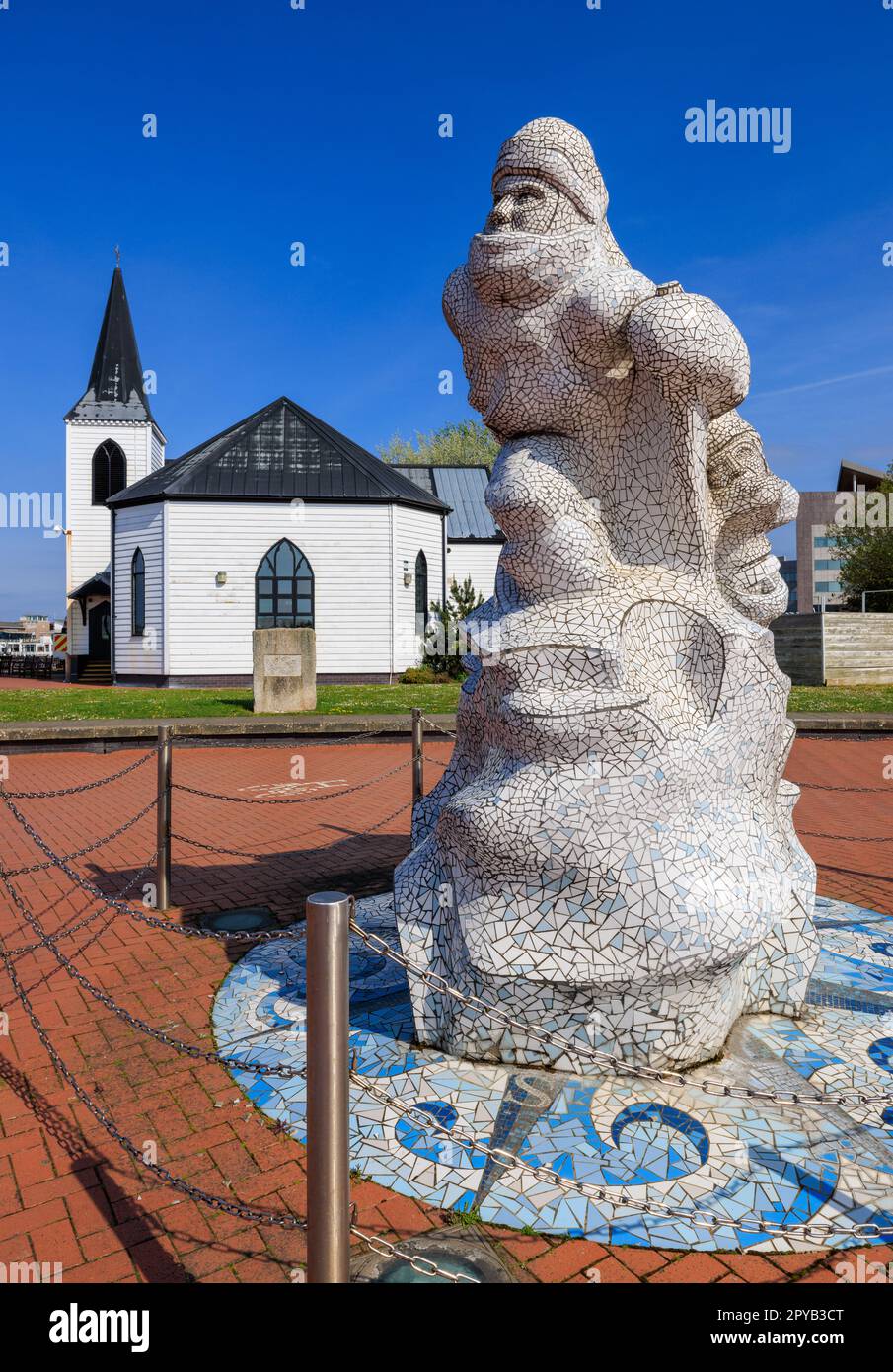 Antarctic 100 Captain Scott memorial and the Norwegian church at ...