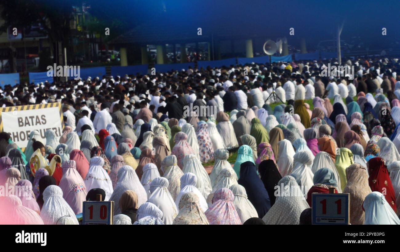 implementation of the Eid al-Fitr prayer performed by Indonesian ...