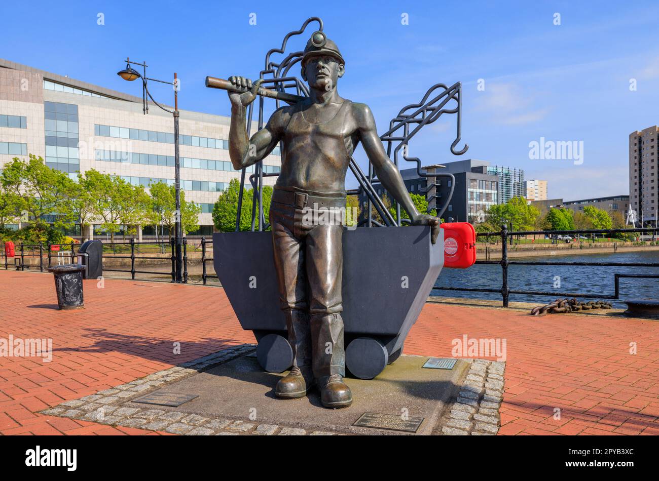 'From Pit to Port' coal miner sculpure at Roath Basin, Cardiff Bay ...