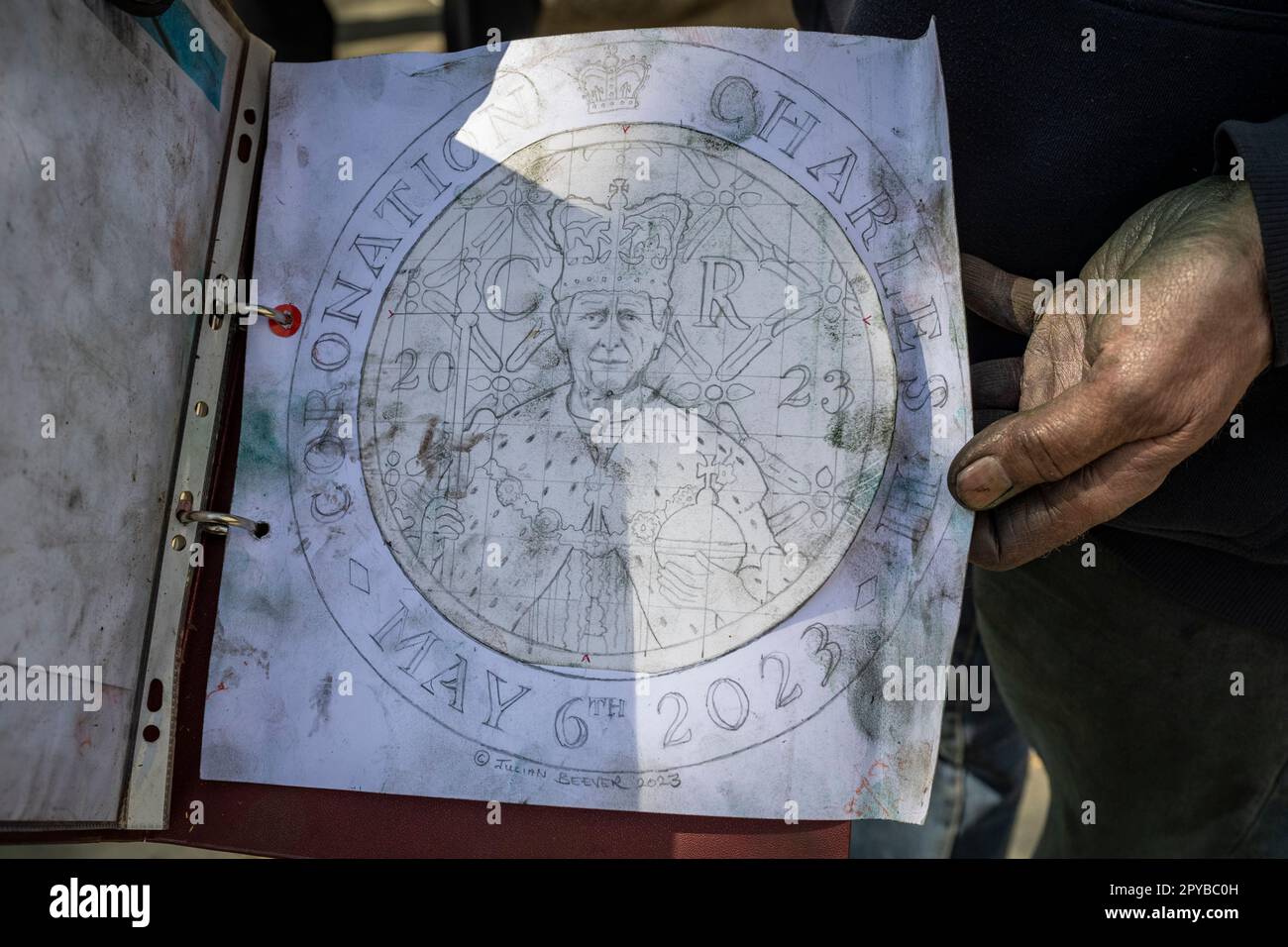 London, UK. 3 May 2023. Pavement chalk artist Julian Beever shows his ...