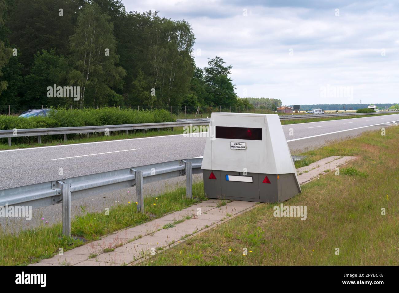 A speed camera trailer placed at the roadside Stock Photo - Alamy
