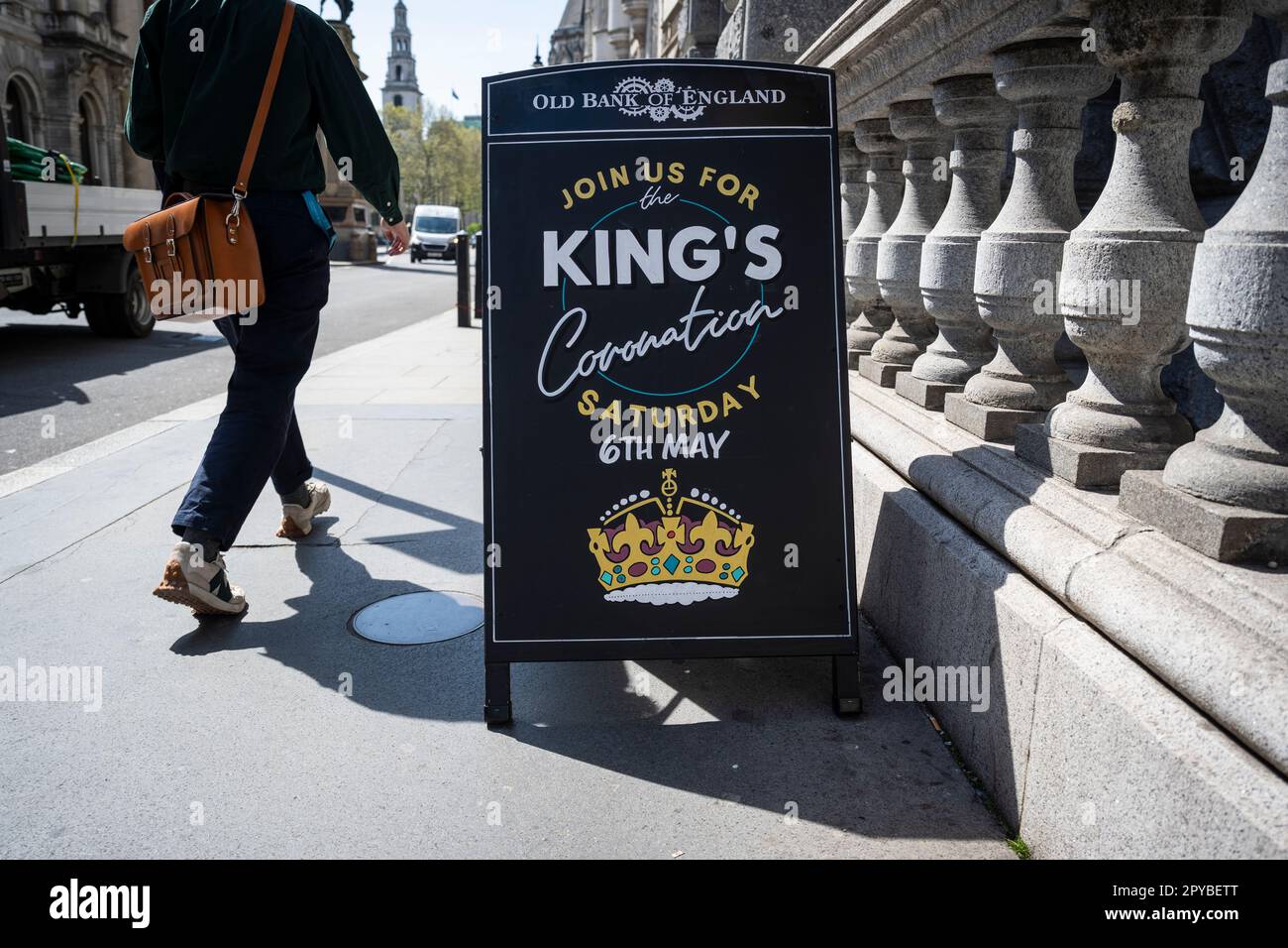 Coronation street sign hi-res stock photography and images - Alamy