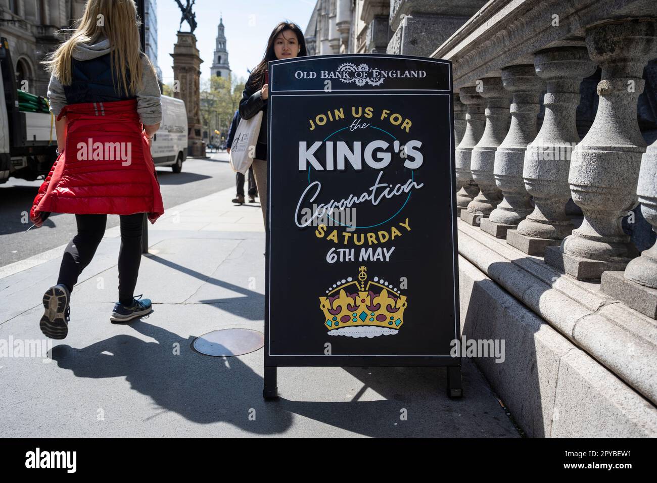 Coronation street sign hi-res stock photography and images - Alamy